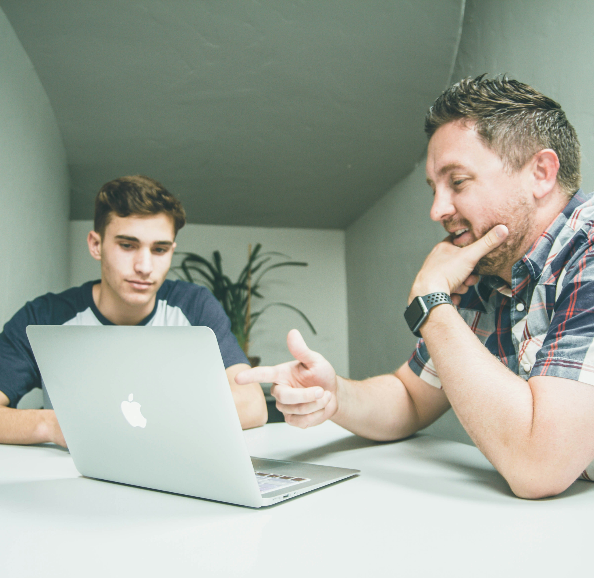 Reverse mentoring, a winning intergenerational practice | Technologia